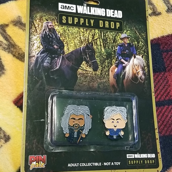 The Walking Dead | Accessories | Walking Dead Supply Drop Pin Set ...